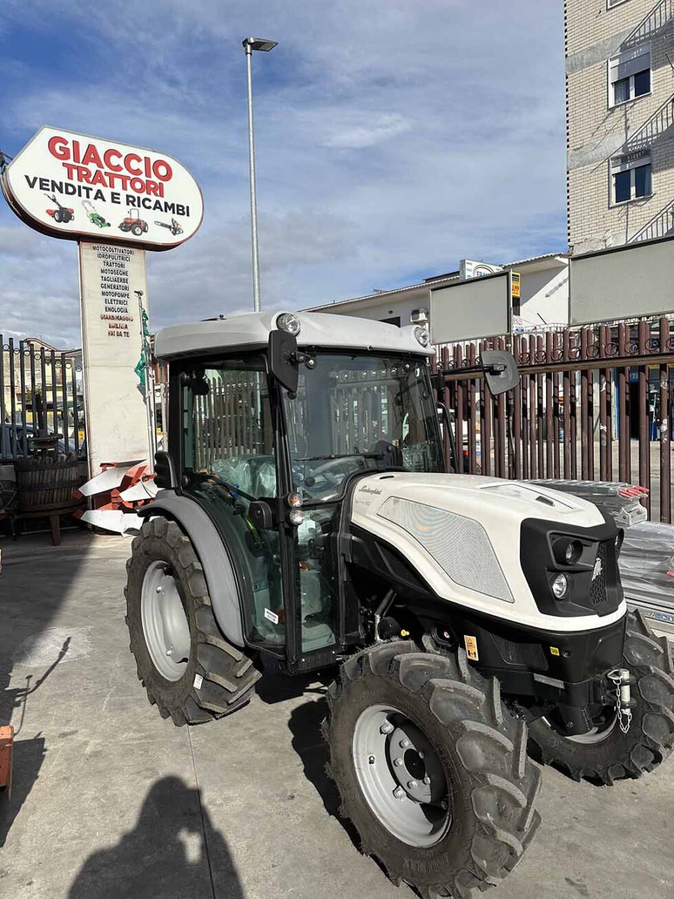 Giaccio Trattori - Macchina agricole a Napoli